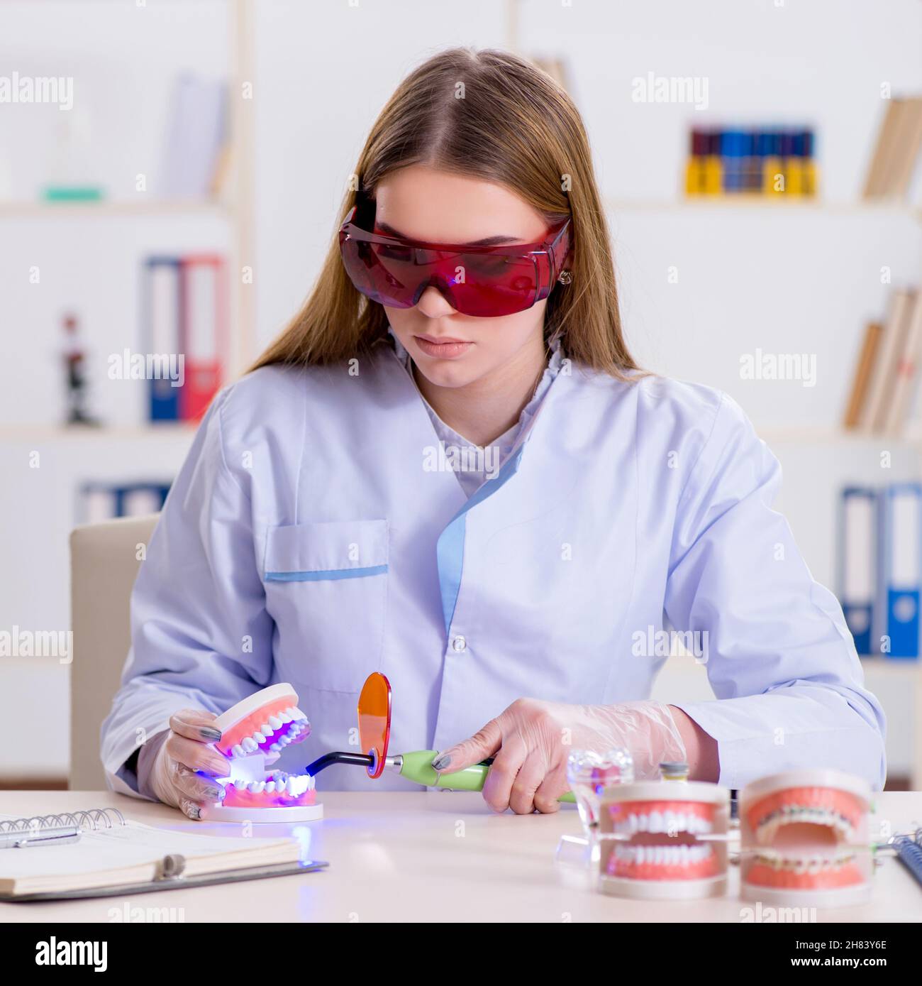 The dentistry student practicing skills in classroom Stock Photo - Alamy