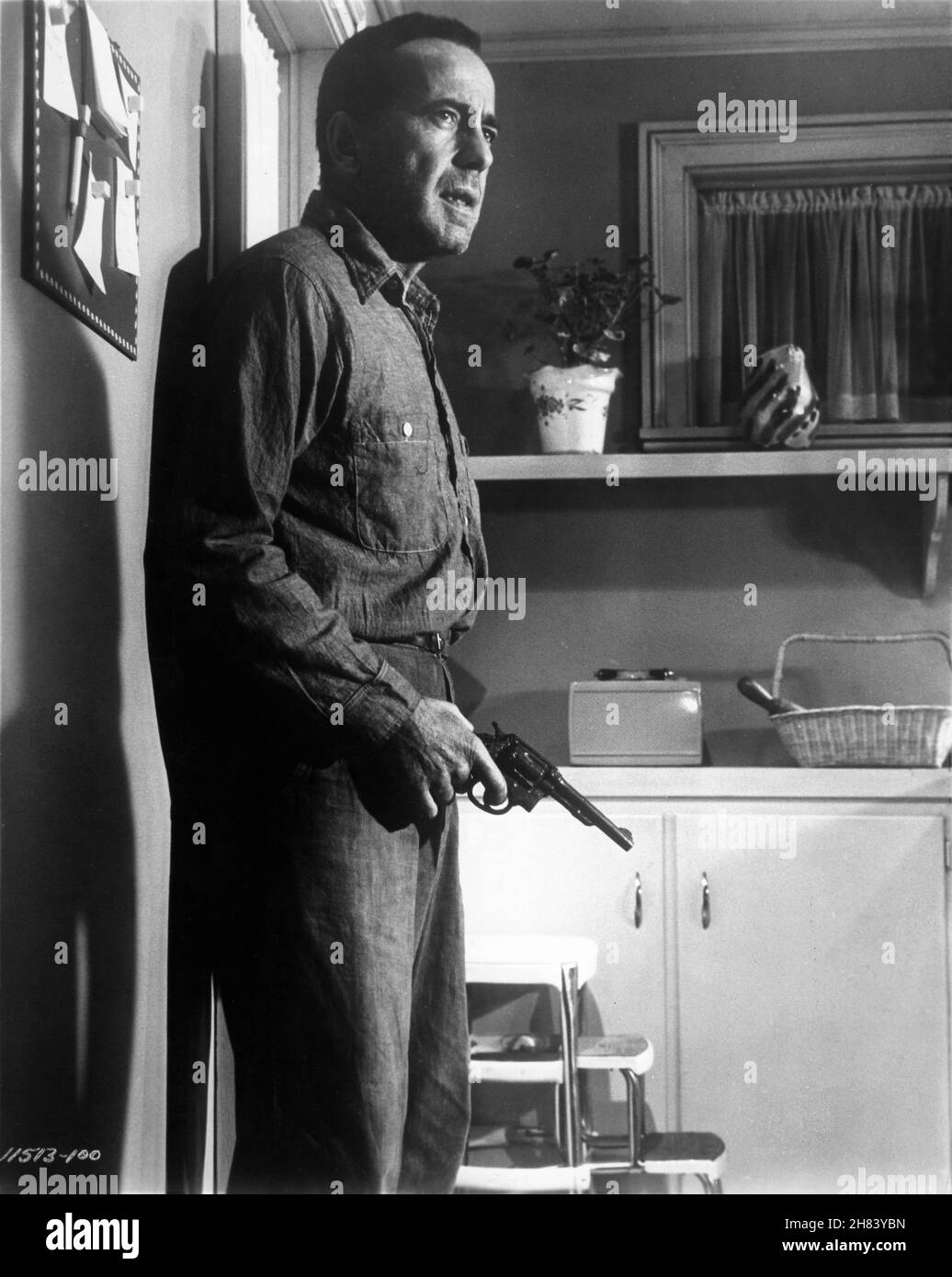 HUMPHREY BOGART in THE DESPERATE HOURS 1955 director WILLIAM WYLER ...