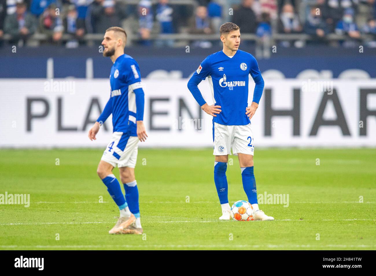 Gelsenkirchen, Germany. 27th Nov, 2021. Football: 2. Bundesliga, FC ...