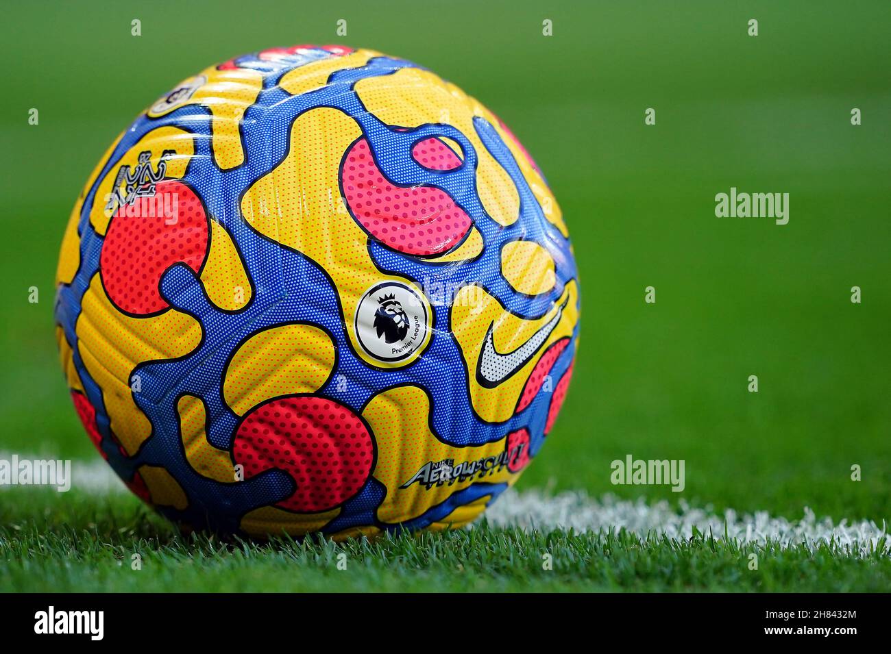 Premier league ball 2021 winter hi-res stock photography and images - Alamy