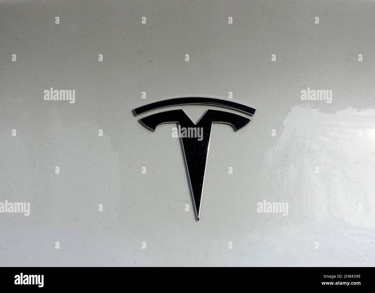 Tesla logos hi-res stock photography and images - Alamy