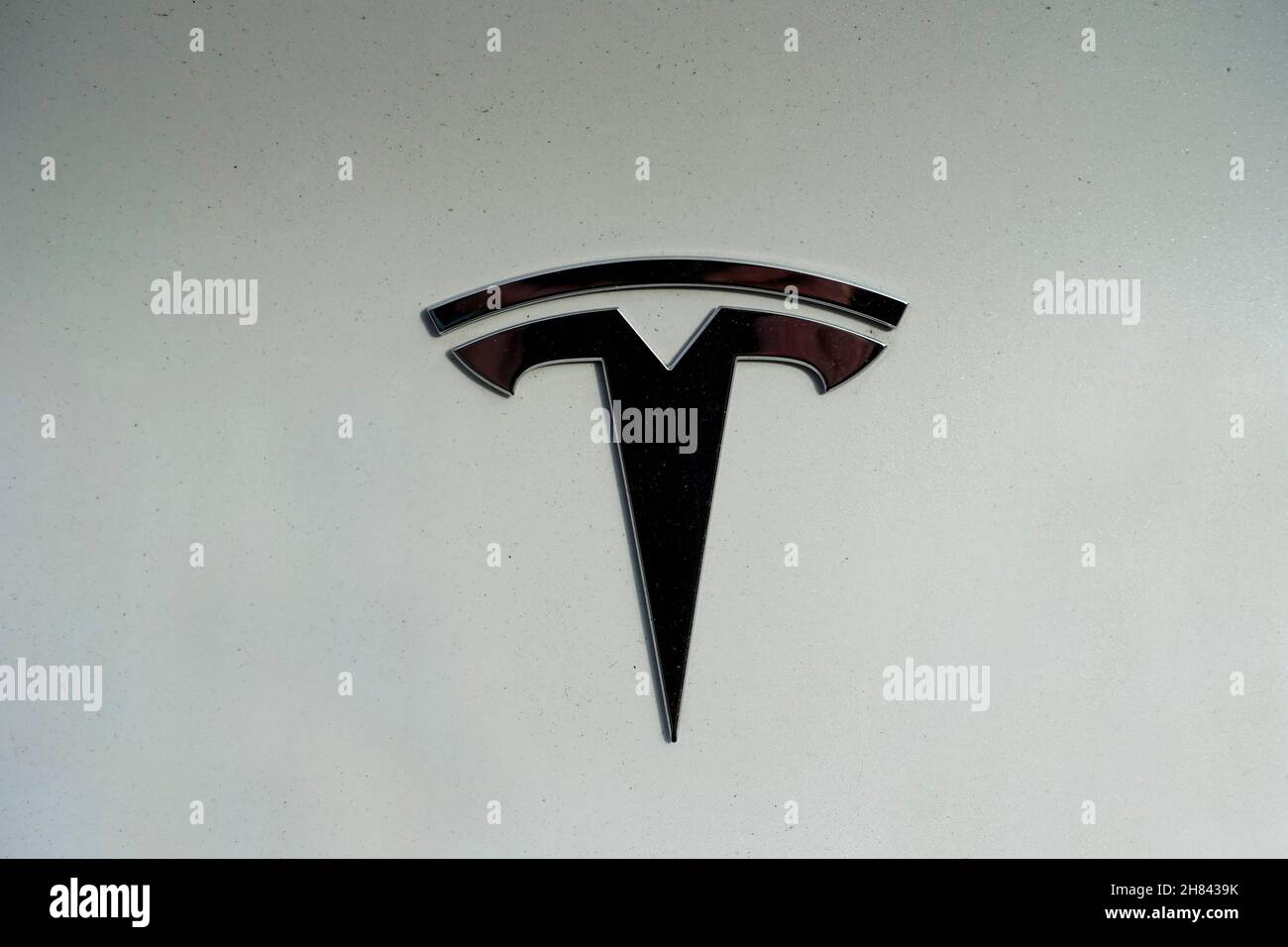 Tesla logos hi-res stock photography and images - Alamy