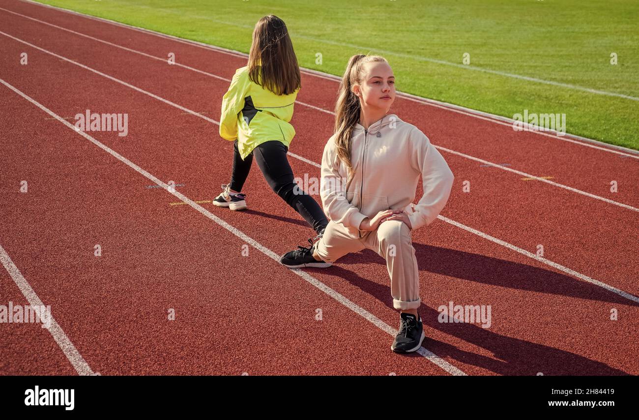 Lunge lesson hi-res stock photography and images - Alamy