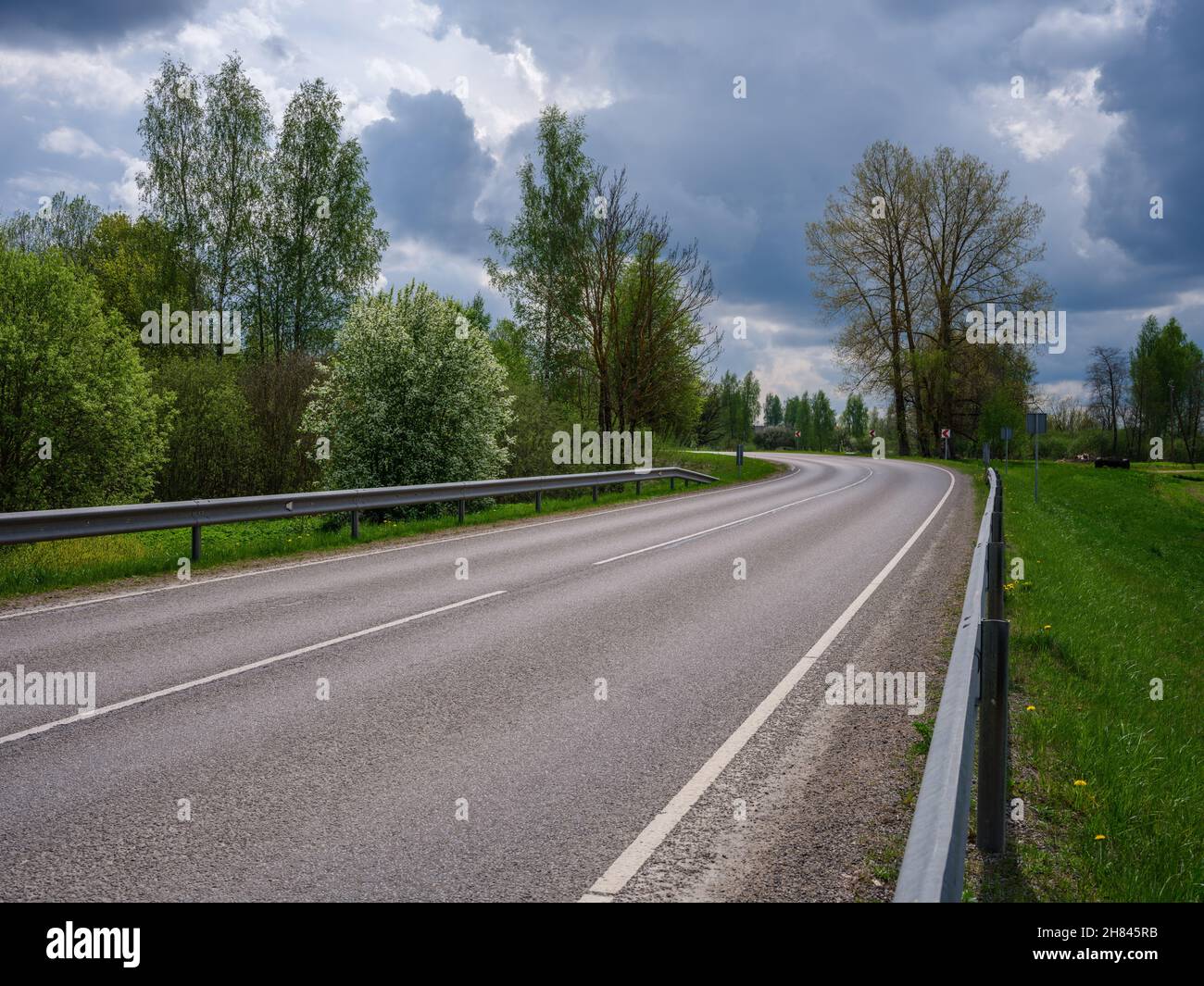 simple asphalt road in perspective with clear direction Stock Photo - Alamy