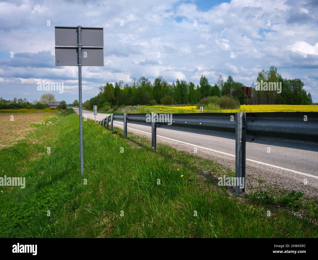 simple asphalt road in perspective with clear direction Stock Photo - Alamy