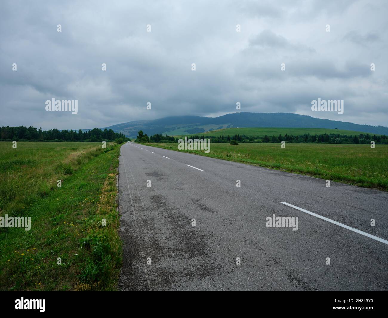 simple asphalt road in perspective with clear direction Stock Photo - Alamy