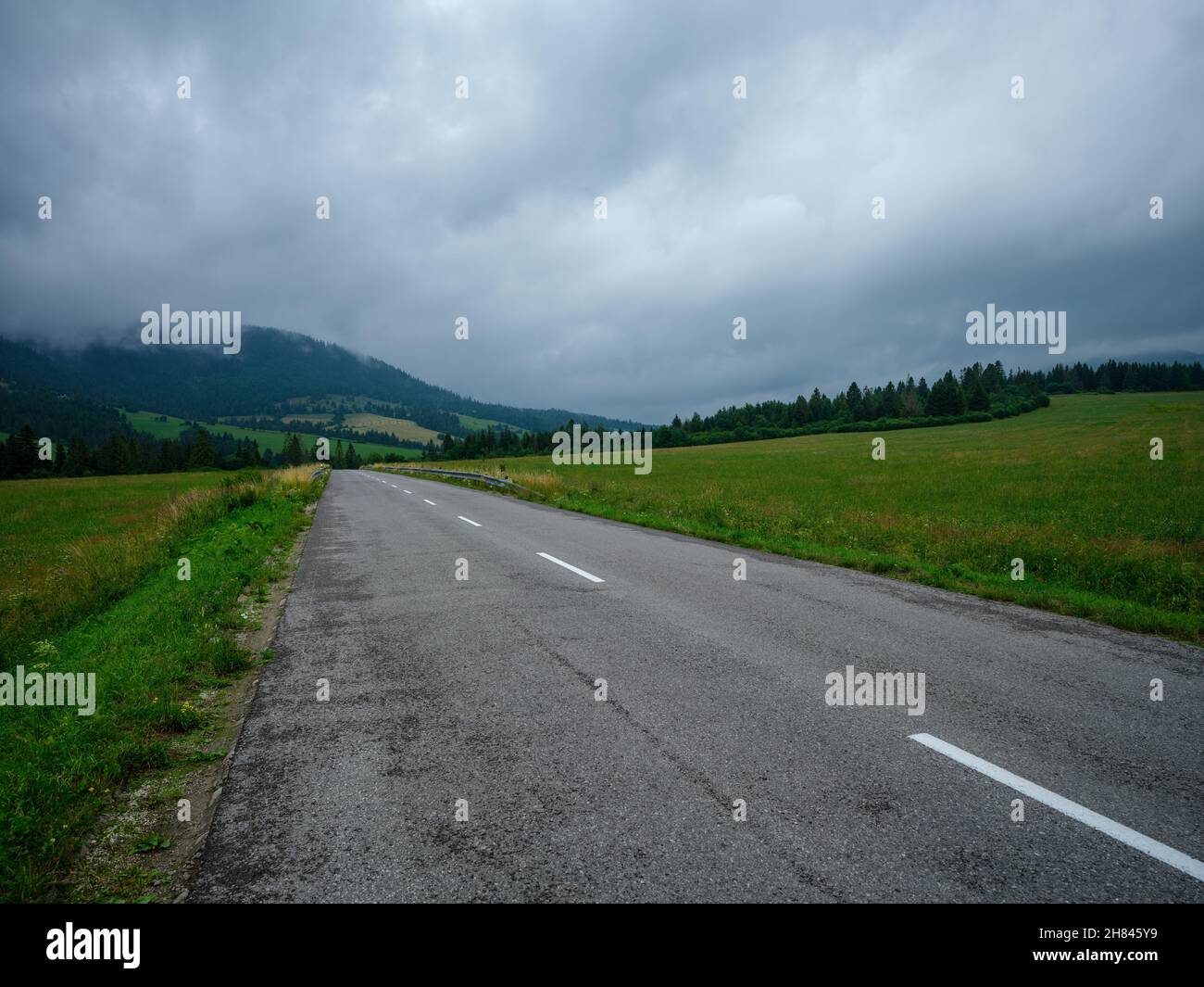 simple asphalt road in perspective with clear direction Stock Photo - Alamy