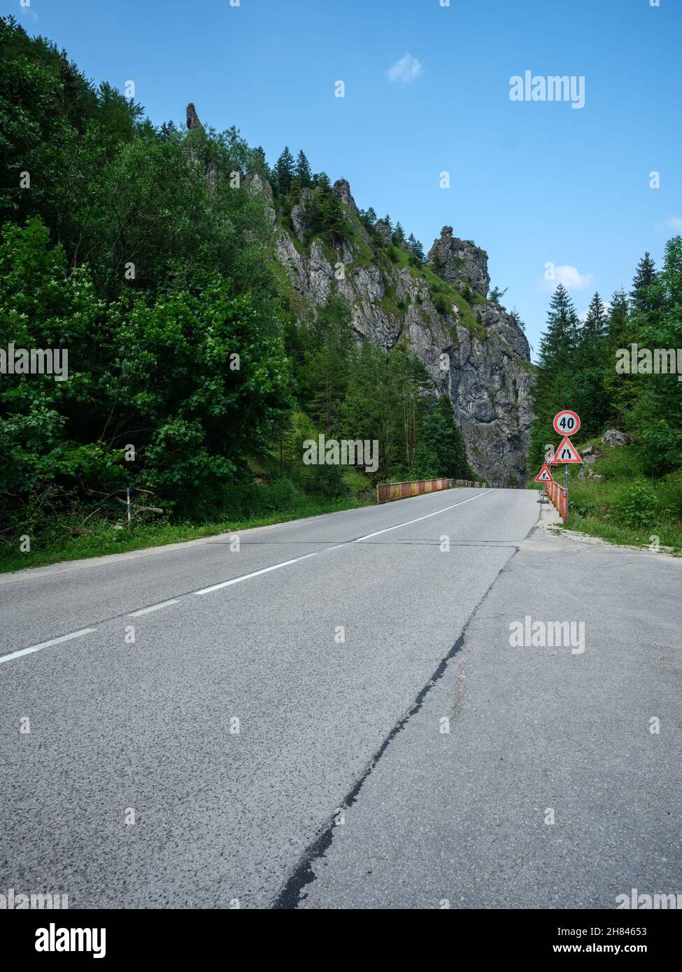 simple asphalt road in perspective with clear direction Stock Photo - Alamy