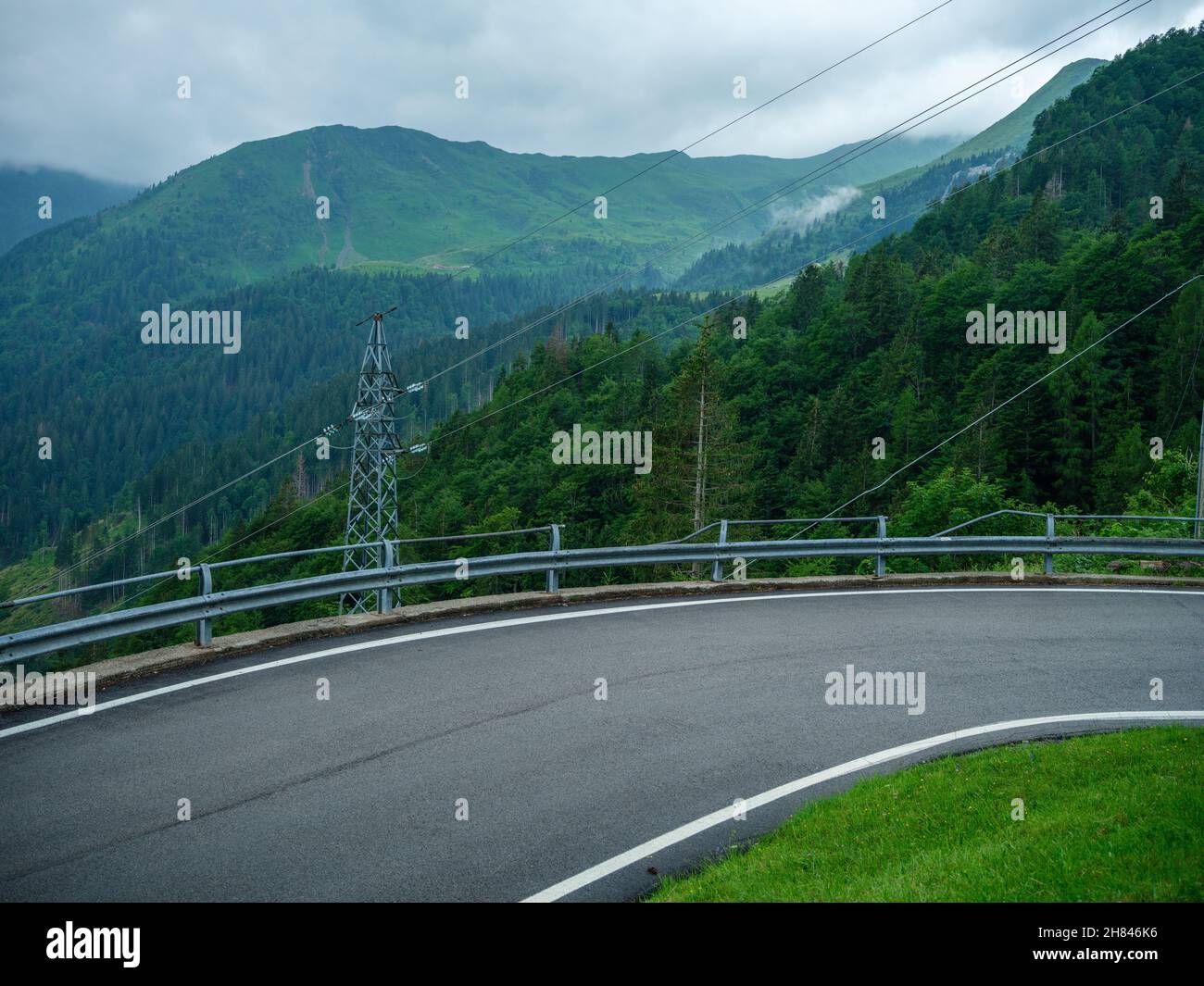 simple asphalt road in perspective with clear direction Stock Photo - Alamy
