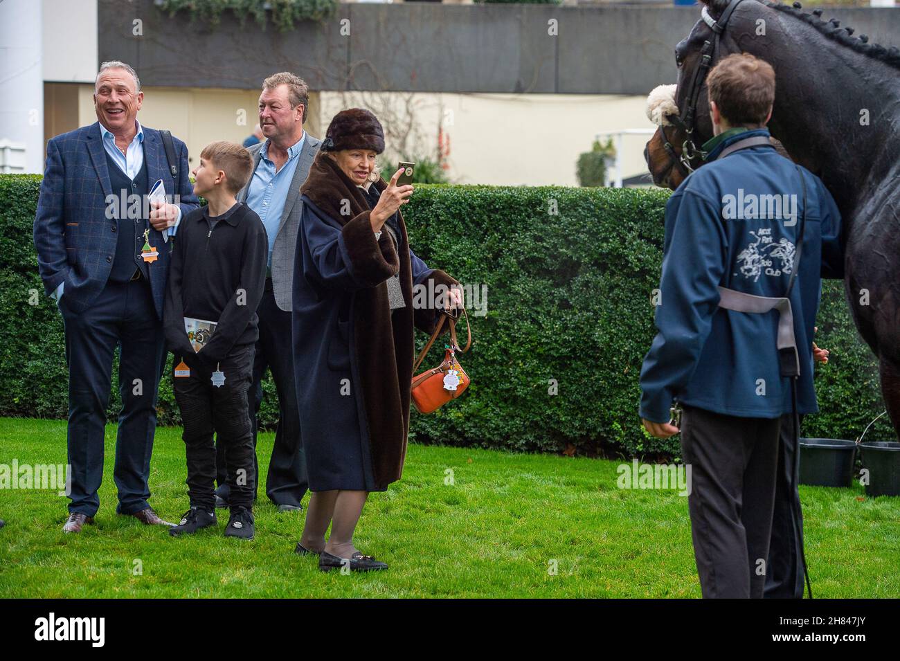 Ascot, Berkshire, UK. 19th November, 2021. Racegoers at day one of the ...
