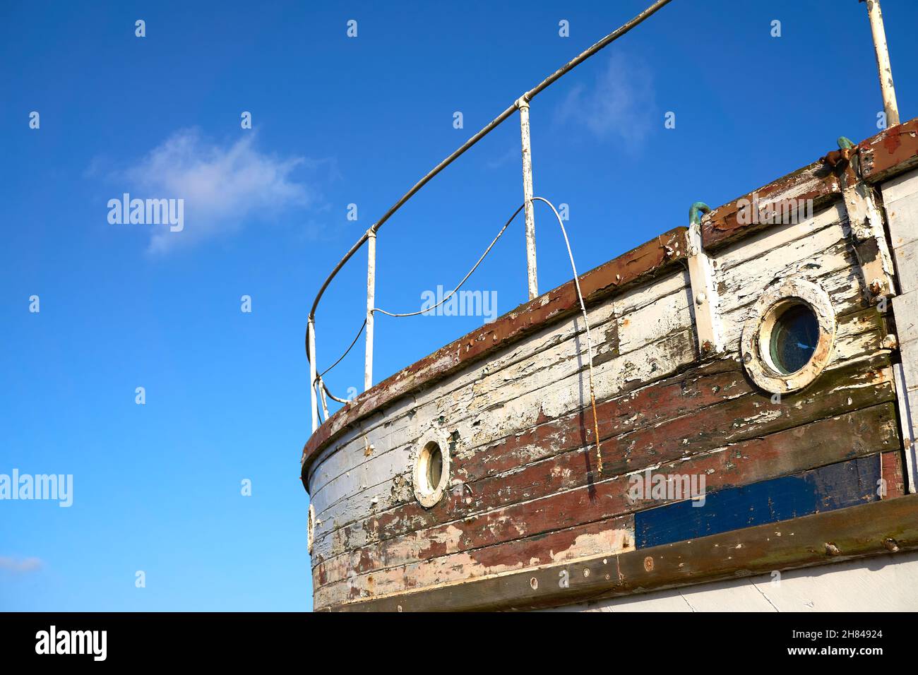 Deck rail on an old wooden ship Stock Photo - Alamy