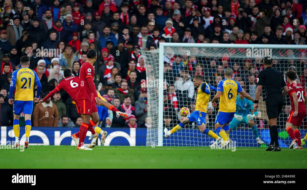 Liverpool thiago southampton hi-res stock photography and images - Alamy