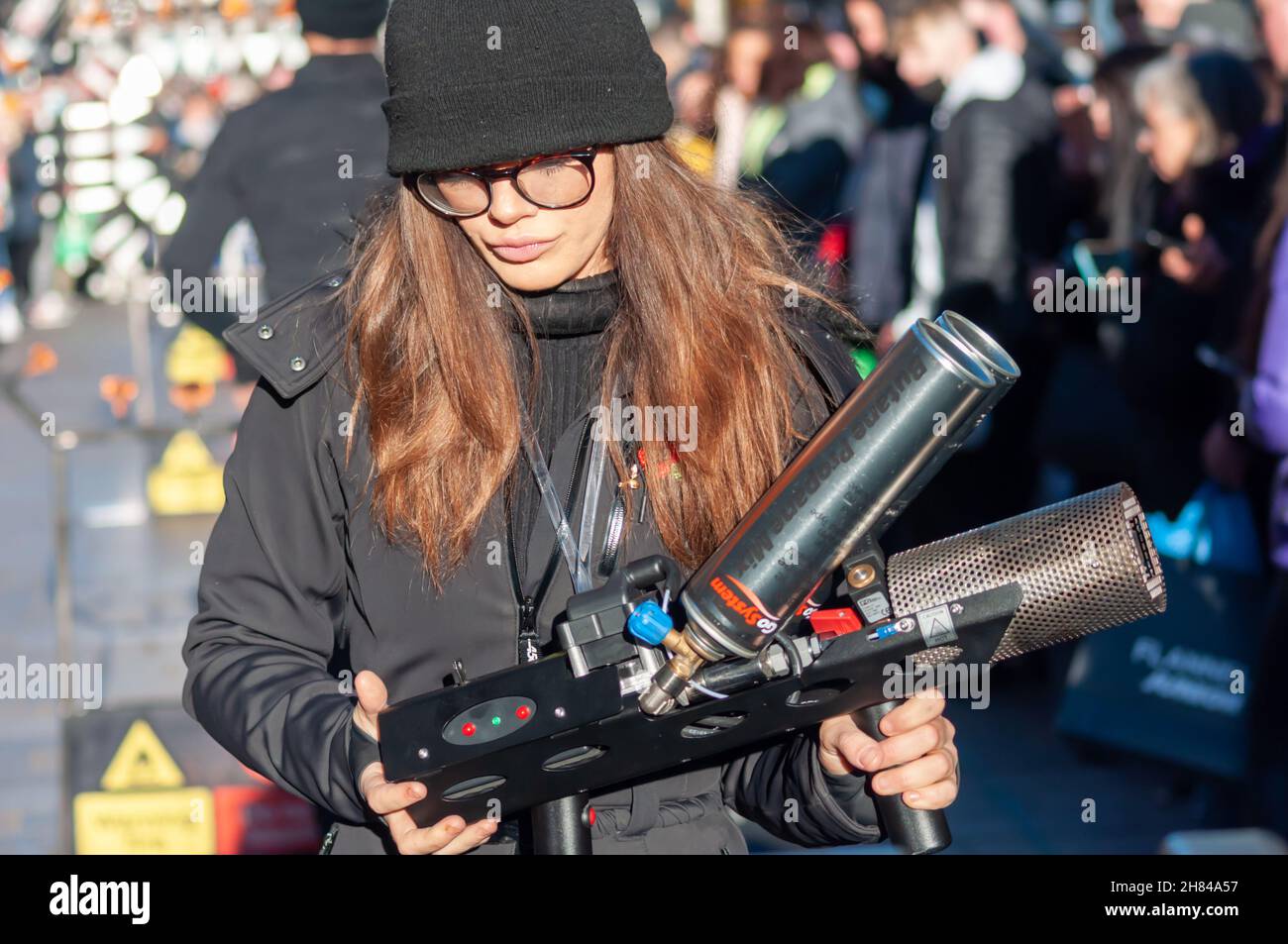 Glasgow, Scotland, UK. 27th November, 2021: Street artist Liam Collins ...