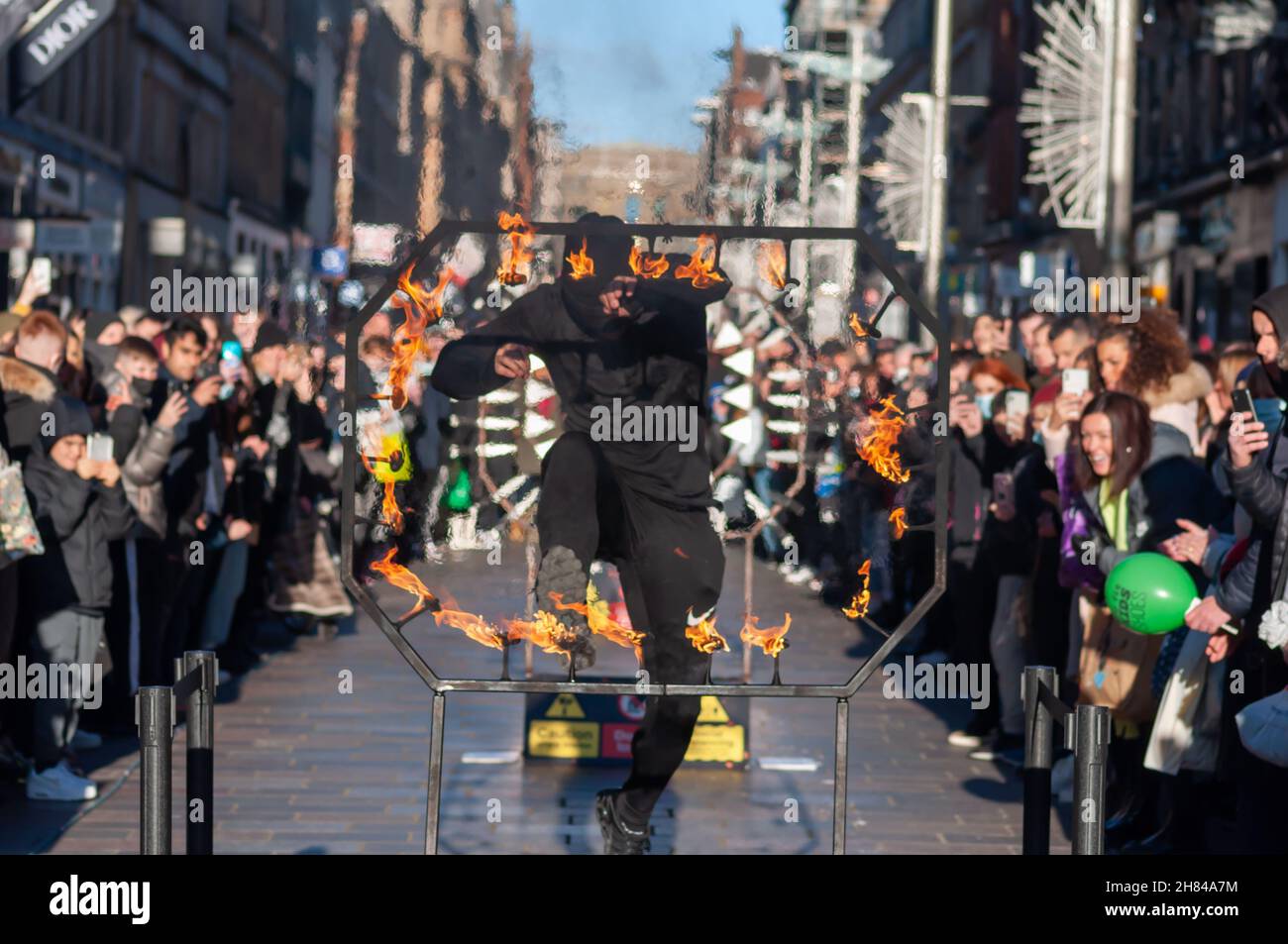 Glasgow, Scotland, UK. 27th November, 2021: Street artist Liam Collins ...