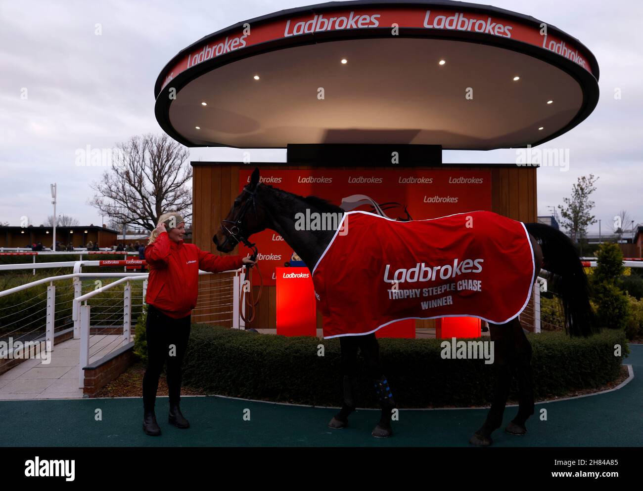 Pictured with the trophy hi-res stock photography and images - Alamy