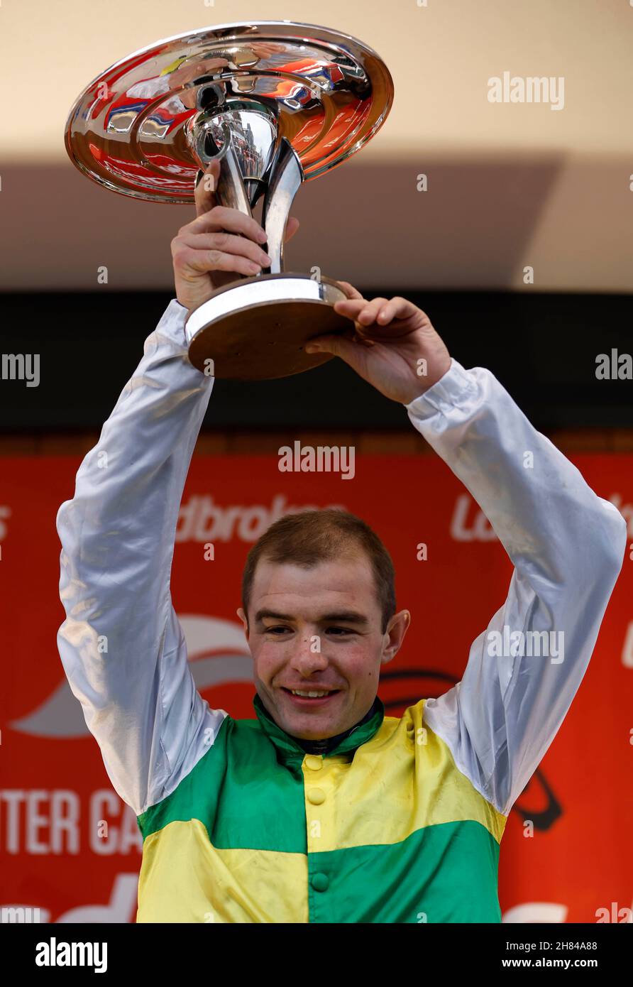 Cloudy glen horse racing hi-res stock photography and images - Alamy