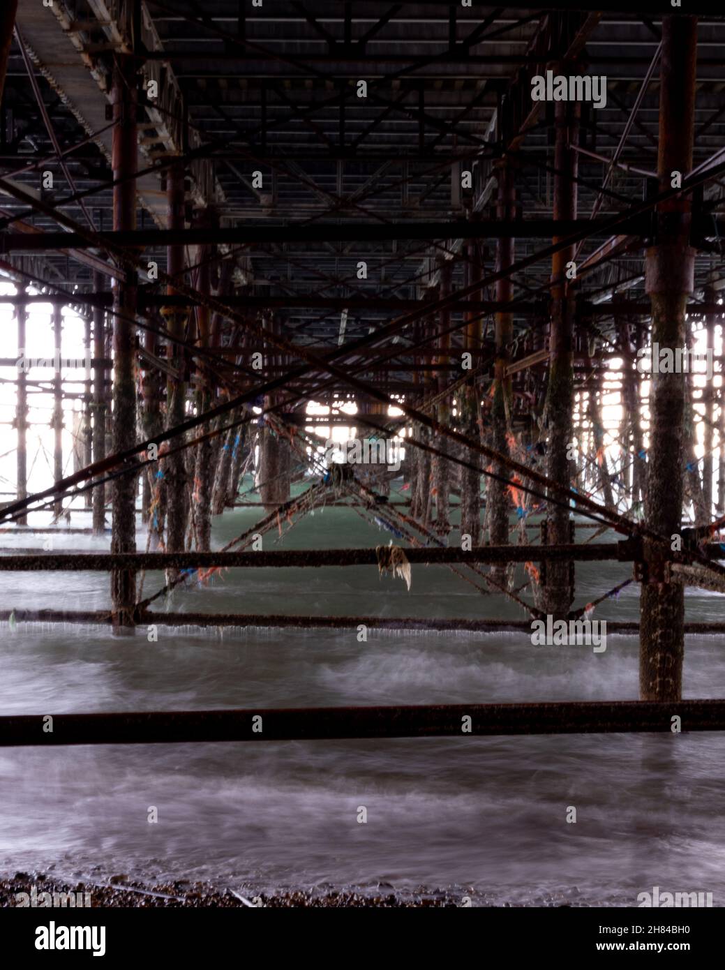 Small breaking waves hi-res stock photography and images - Alamy