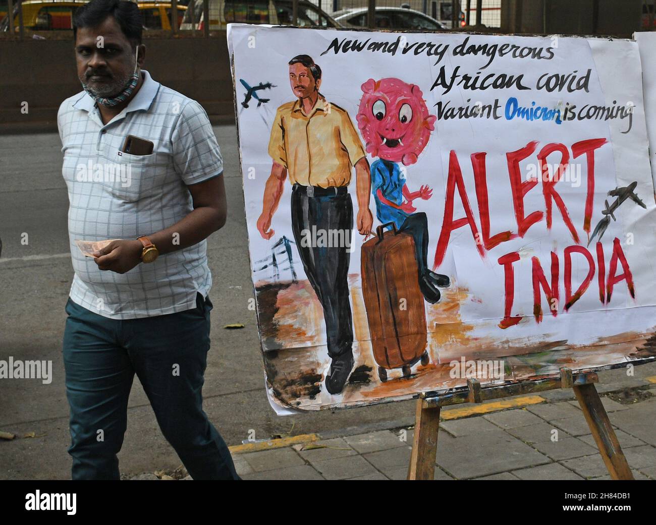 Mumbai, India. 27th Nov, 2021. A man wearing a protective face mask ...