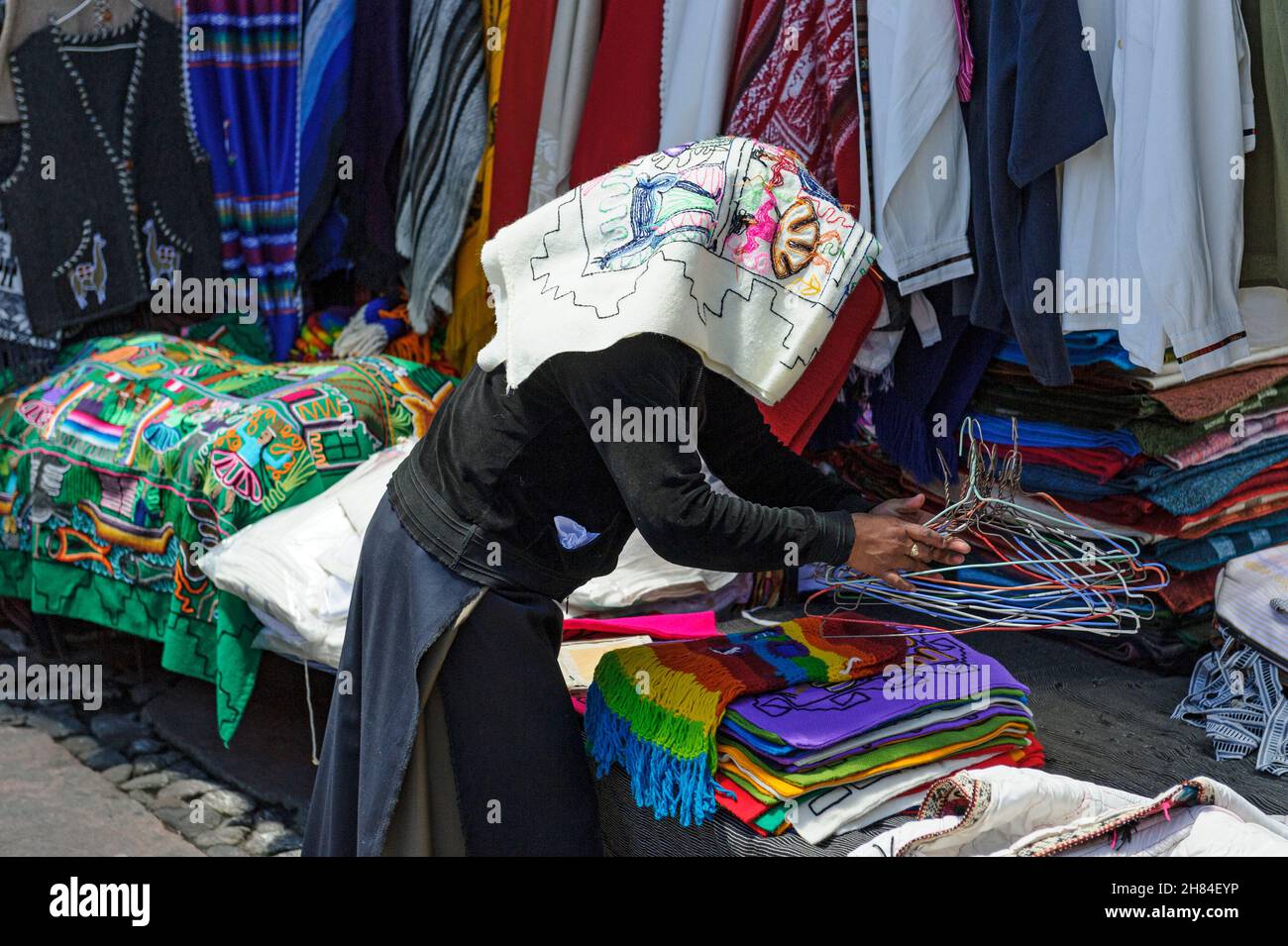 Otavalo ecuador market fabric hi-res stock photography and images - Alamy