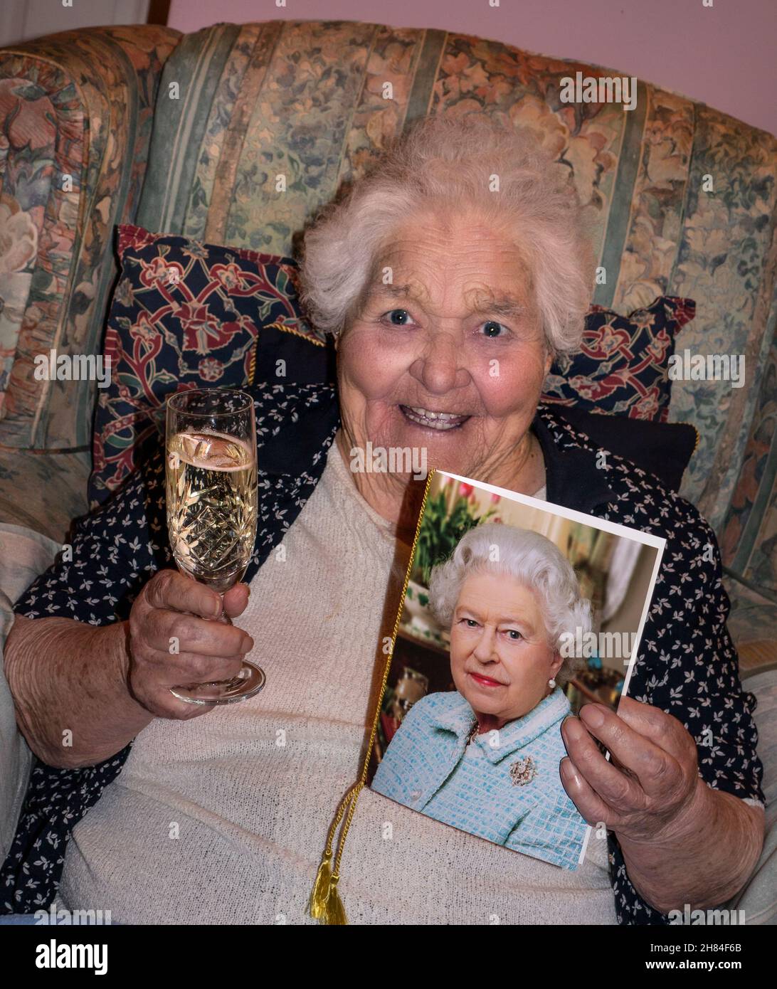 100 age hi-res stock photography and images - Alamy