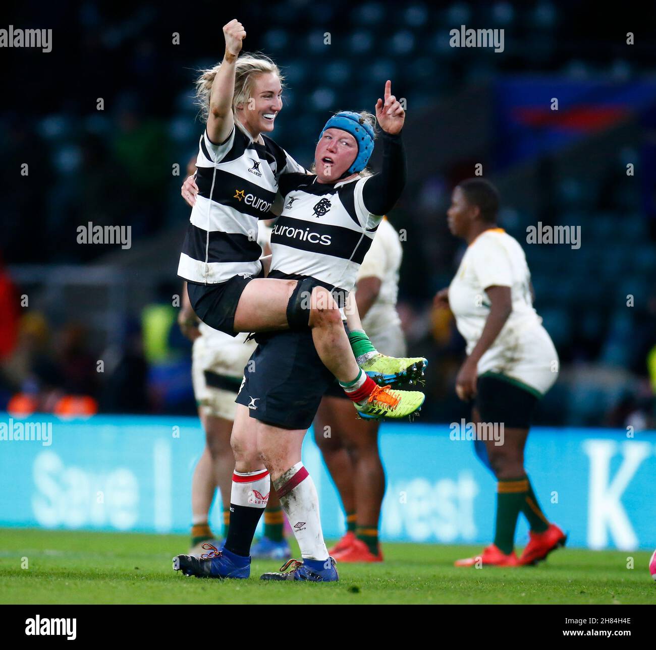 London, UK. 27th Nov, 2021. LONDON, ENGLAND - NOVEMBER 27: L-R Bethan ...