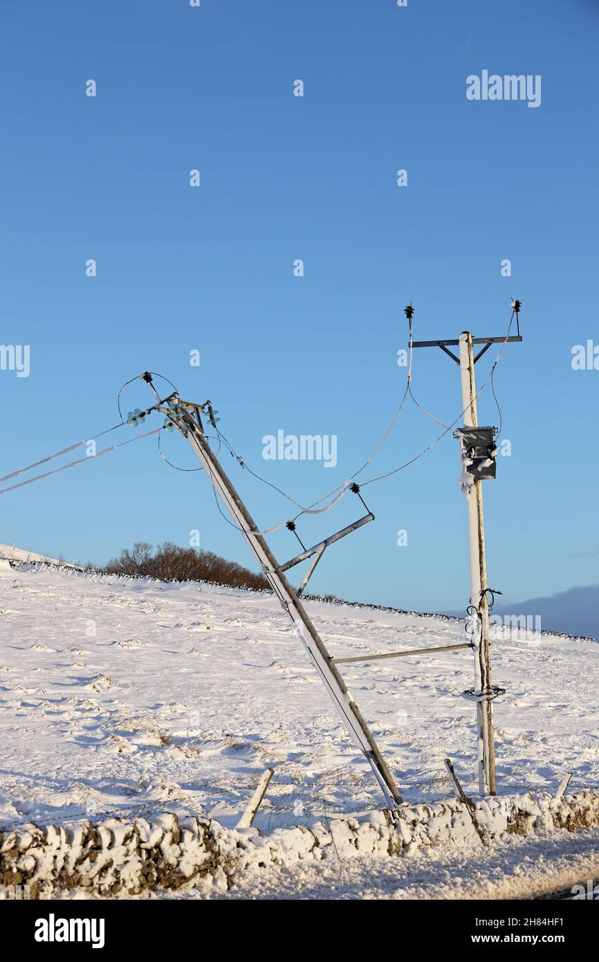 Damaged power lines ice storm hi-res stock photography and images - Alamy