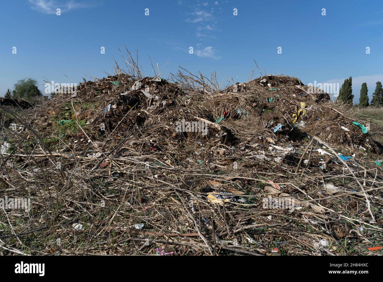 Soil contaminated with industrial residues, plastic, iron and nylon ...
