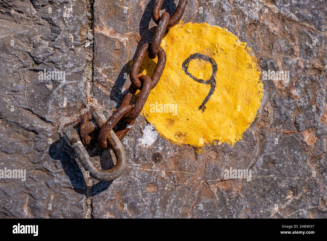 Mooring numbers and a tether on a quayside Stock Photo - Alamy