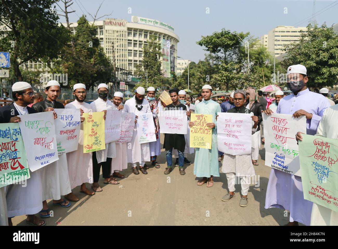 Members of Islami Shasantantra Chhatra Andolan (a student wing of the ...
