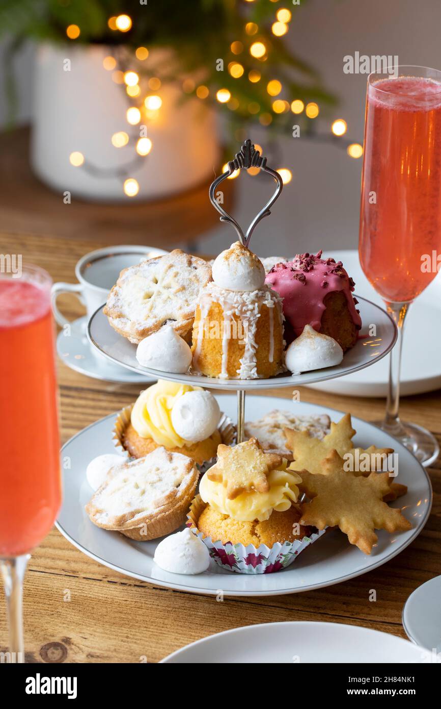 Afternoon tea pie hi-res stock photography and images - Alamy