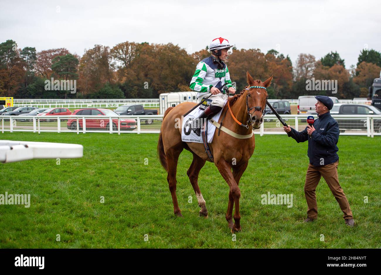 Jockey sam thomas at ascot hi-res stock photography and images - Alamy