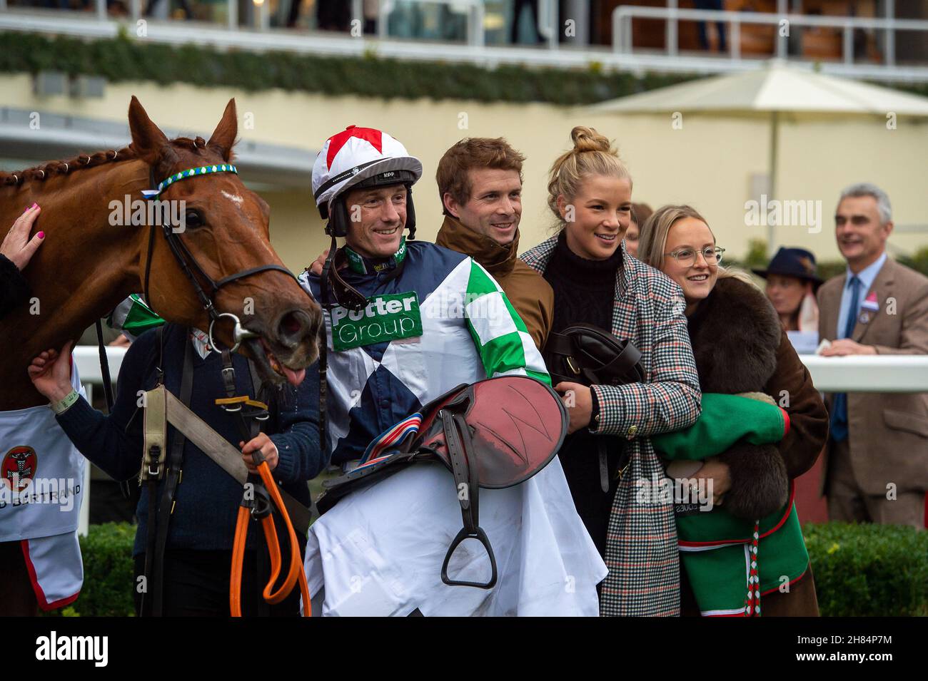Jockey sam thomas at ascot hi-res stock photography and images - Alamy