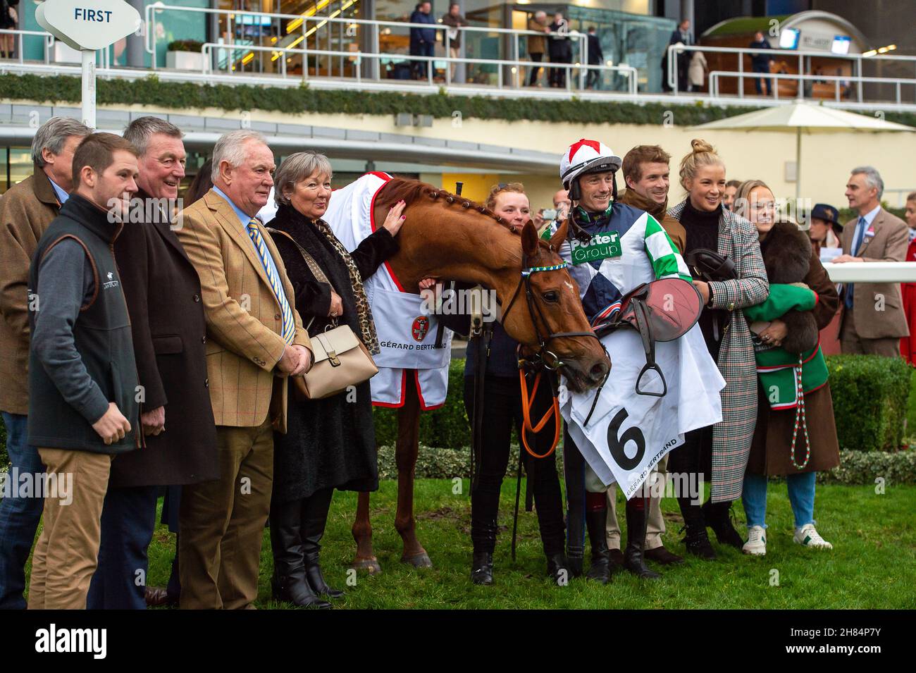 Jockey sam thomas at ascot hi-res stock photography and images - Alamy