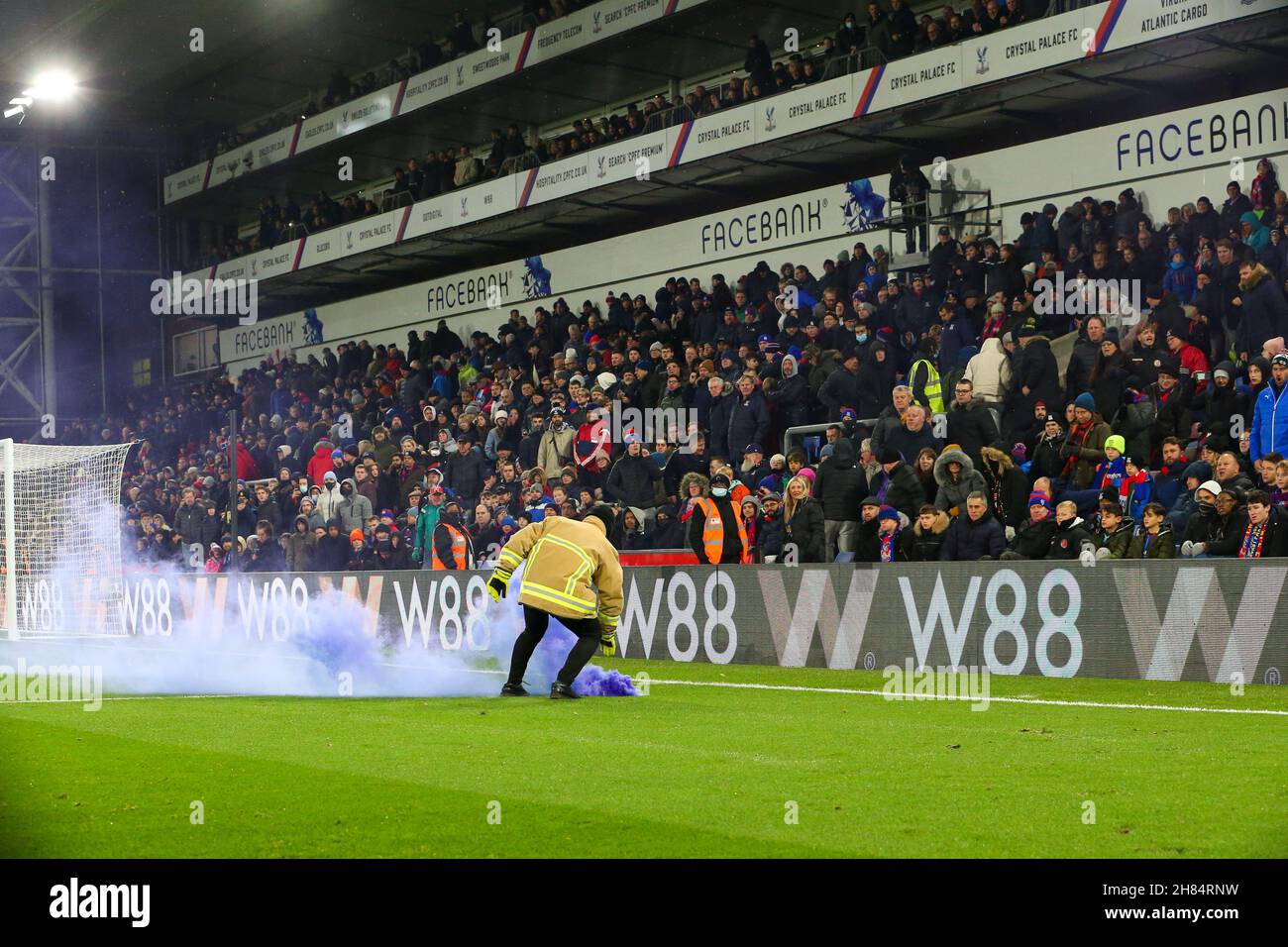 27th November 2021; Selhurst Park, Crystal Palace, London, England ...