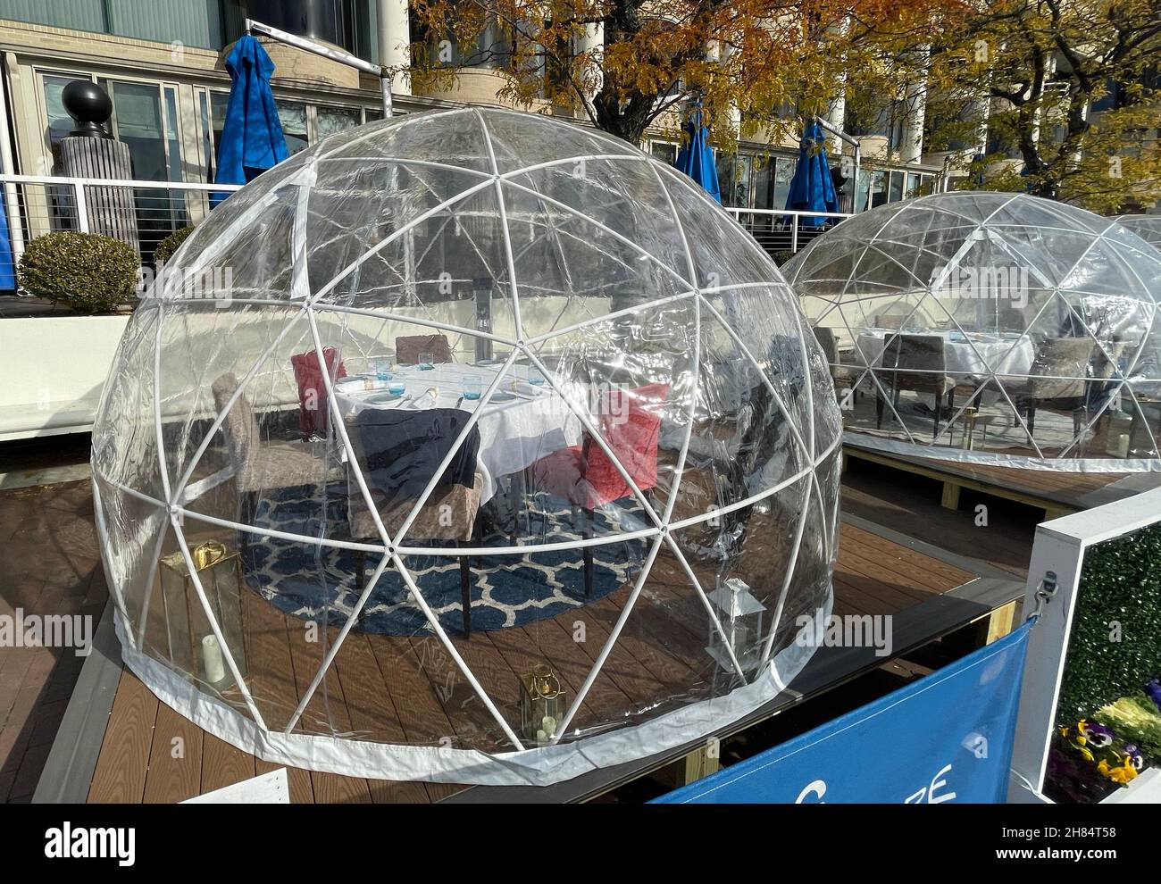 Dining bubbles hi-res stock photography and images - Alamy