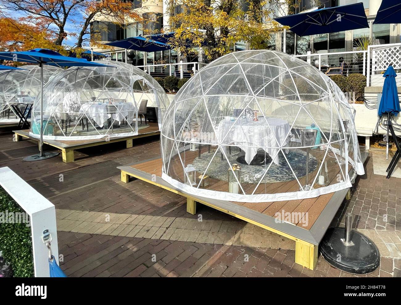Dining bubbles on the terrace of a riverside restaurant Stock Photo - Alamy