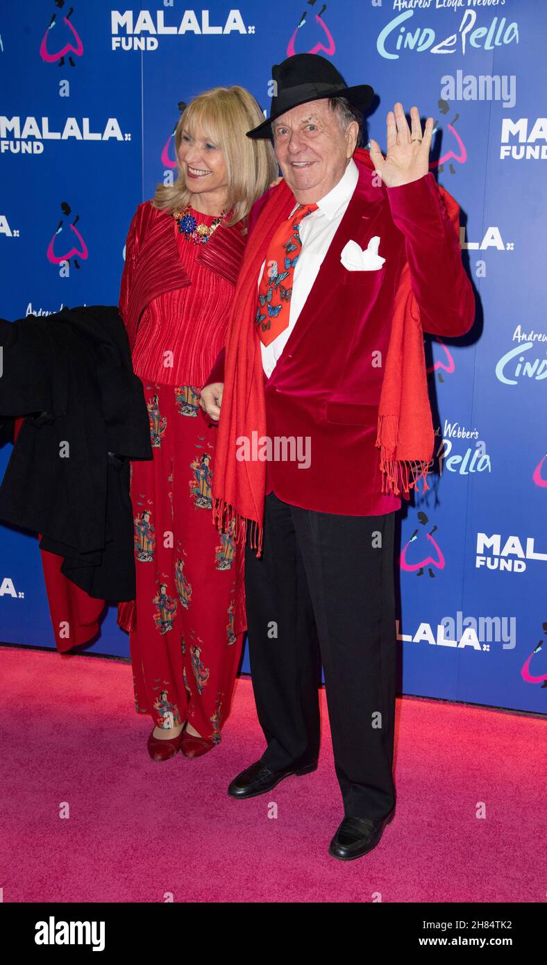 London, UK. Elizabeth Spender and Barry Humphries at a Gala performance ...