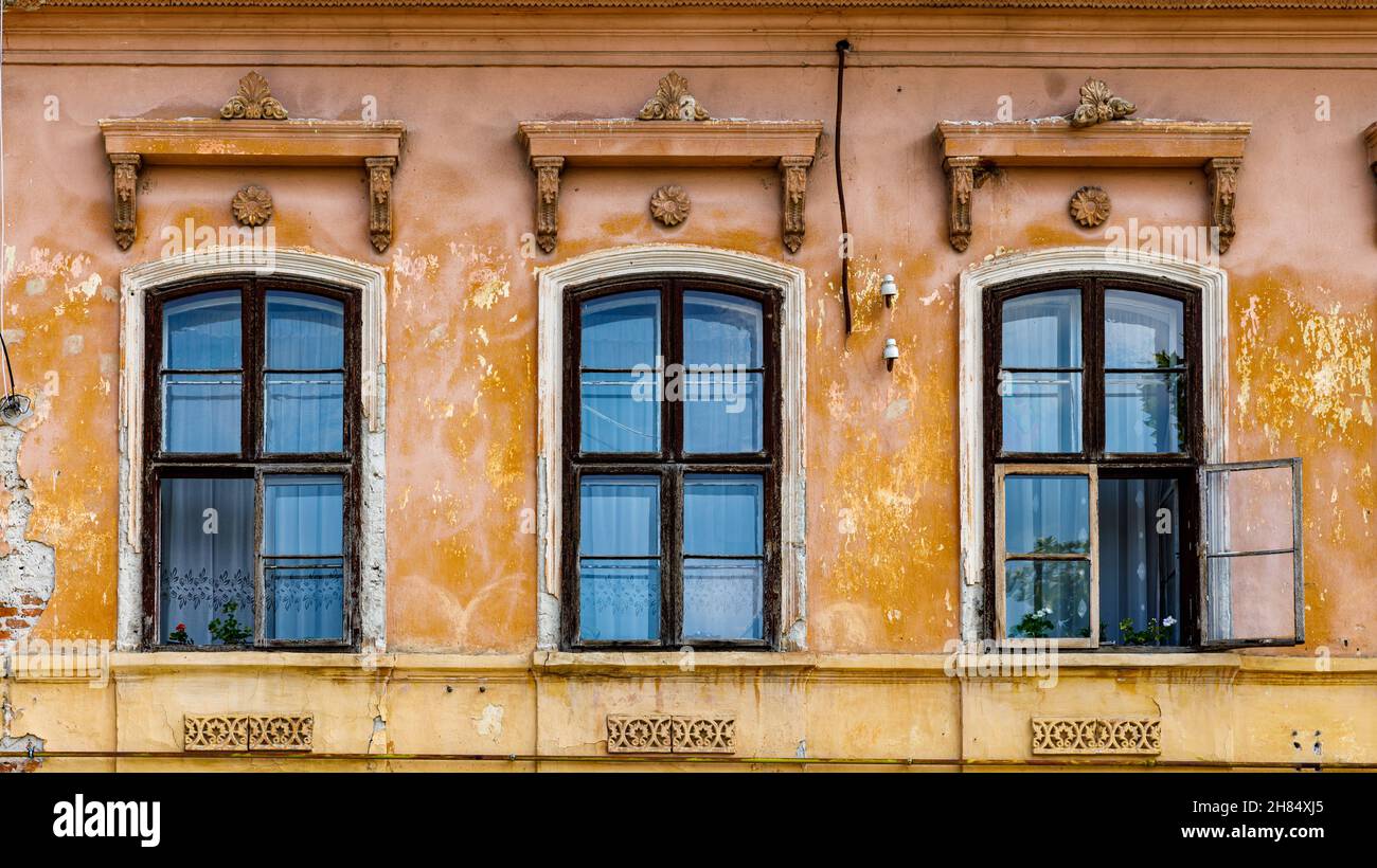 Weathered apartment building windows hi-res stock photography and ...