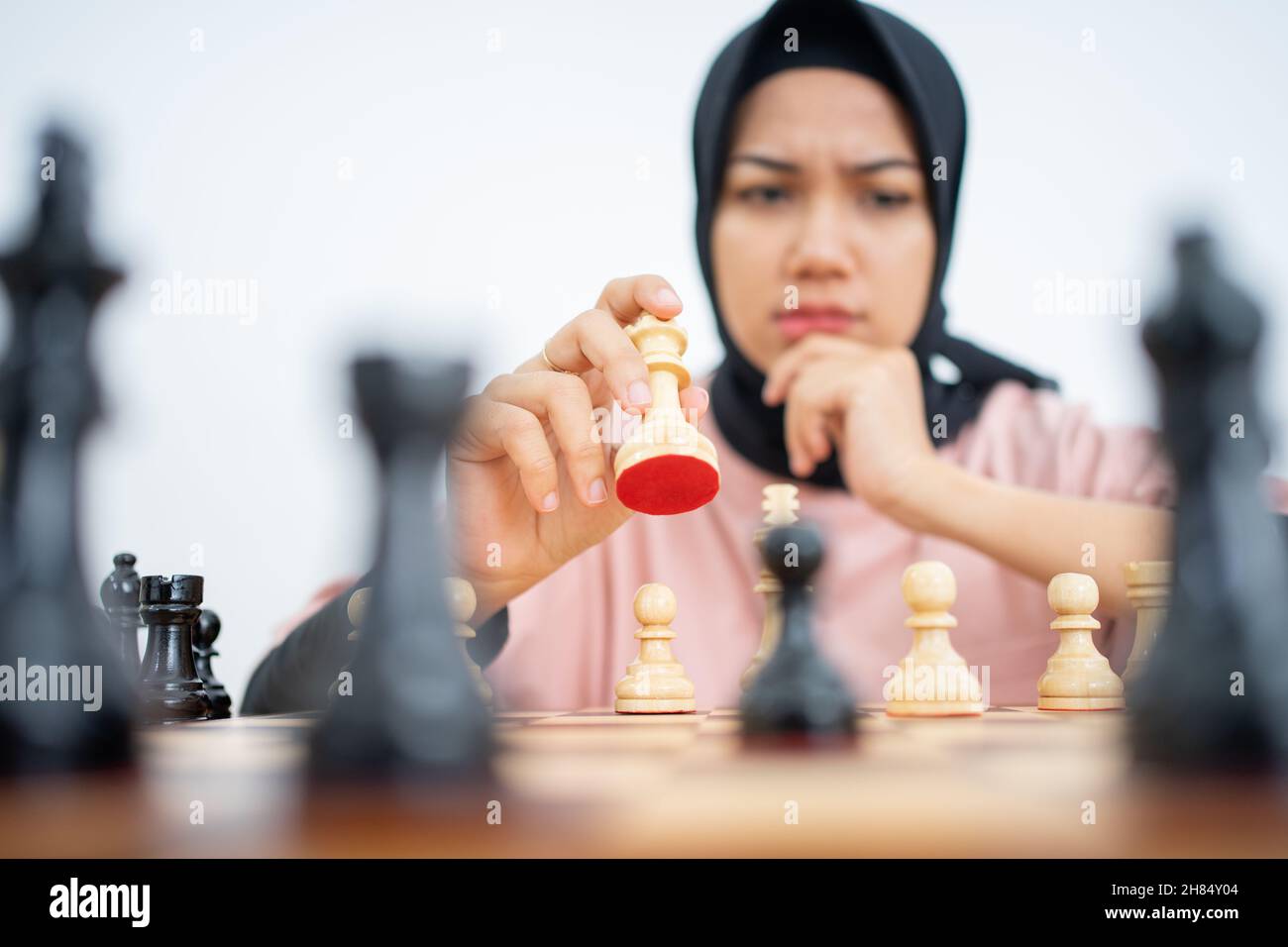 Muslim playing chess hi-res stock photography and images - Alamy