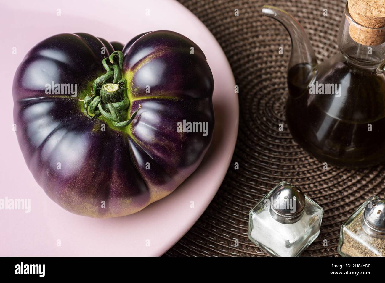 Tomato of the new variety Mar Azul, purple in color when it is still ...