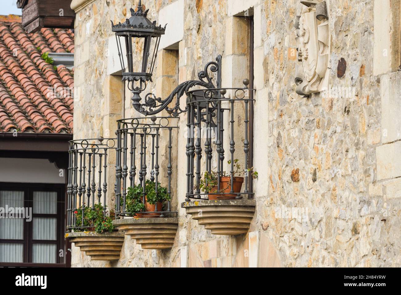 Old round stone building hi-res stock photography and images - Alamy