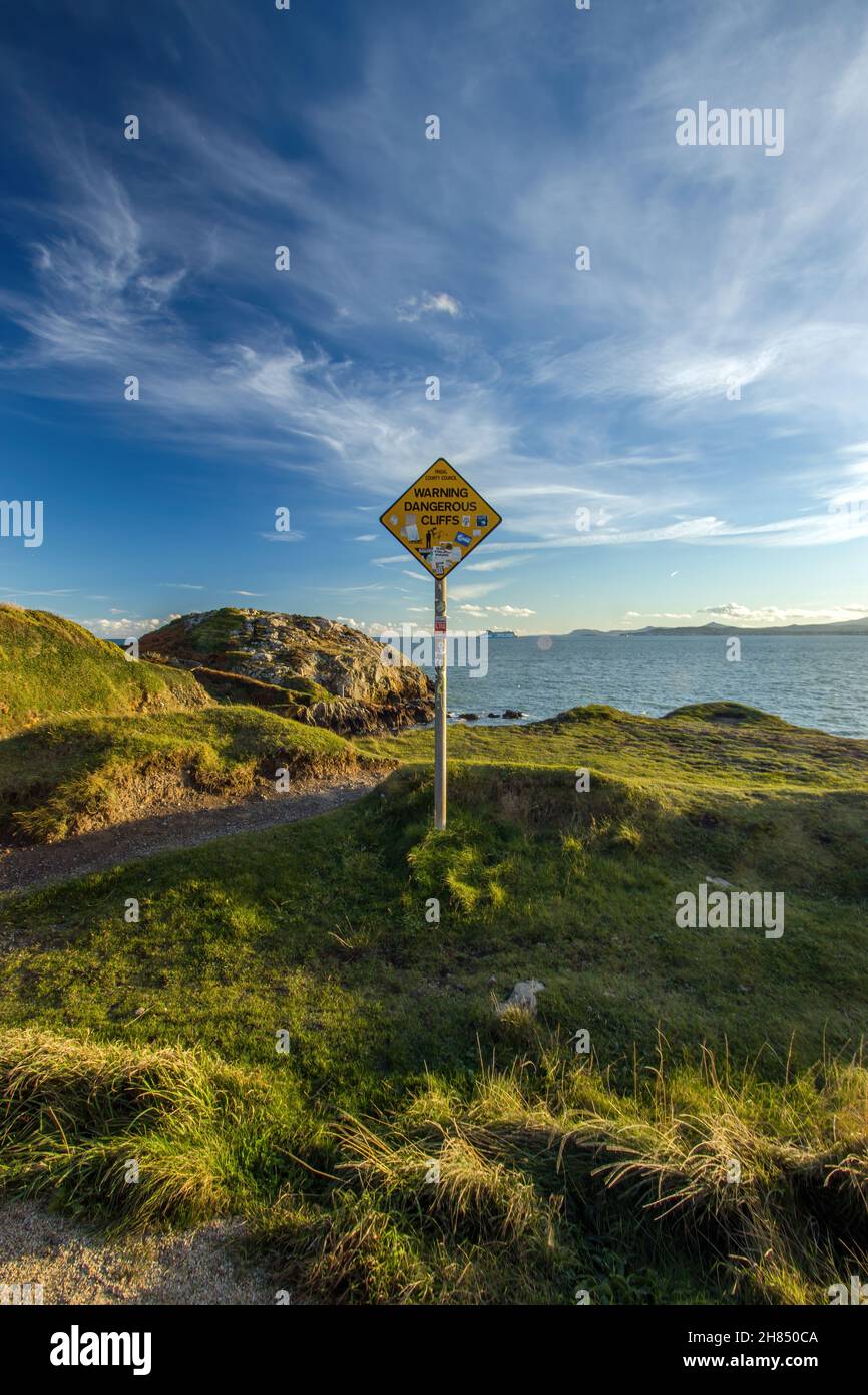 Warning sign on thentrail hi-res stock photography and images - Alamy