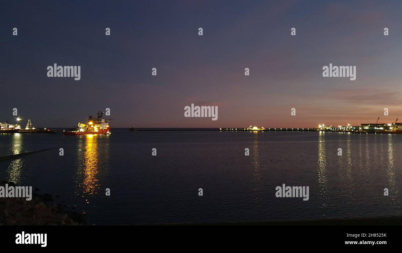 Peterhead bay ay sunset Stock Photo - Alamy