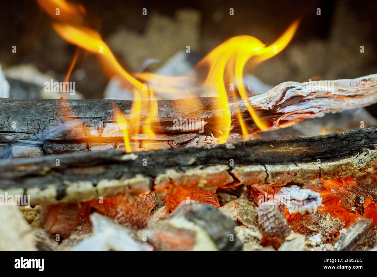 Smouldering burning fire burning wood in the fireplace Stock Photo - Alamy