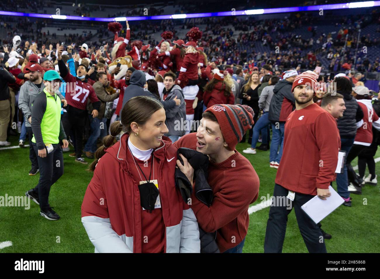 Pac 12 crowd fans cheer hi-res stock photography and images - Alamy