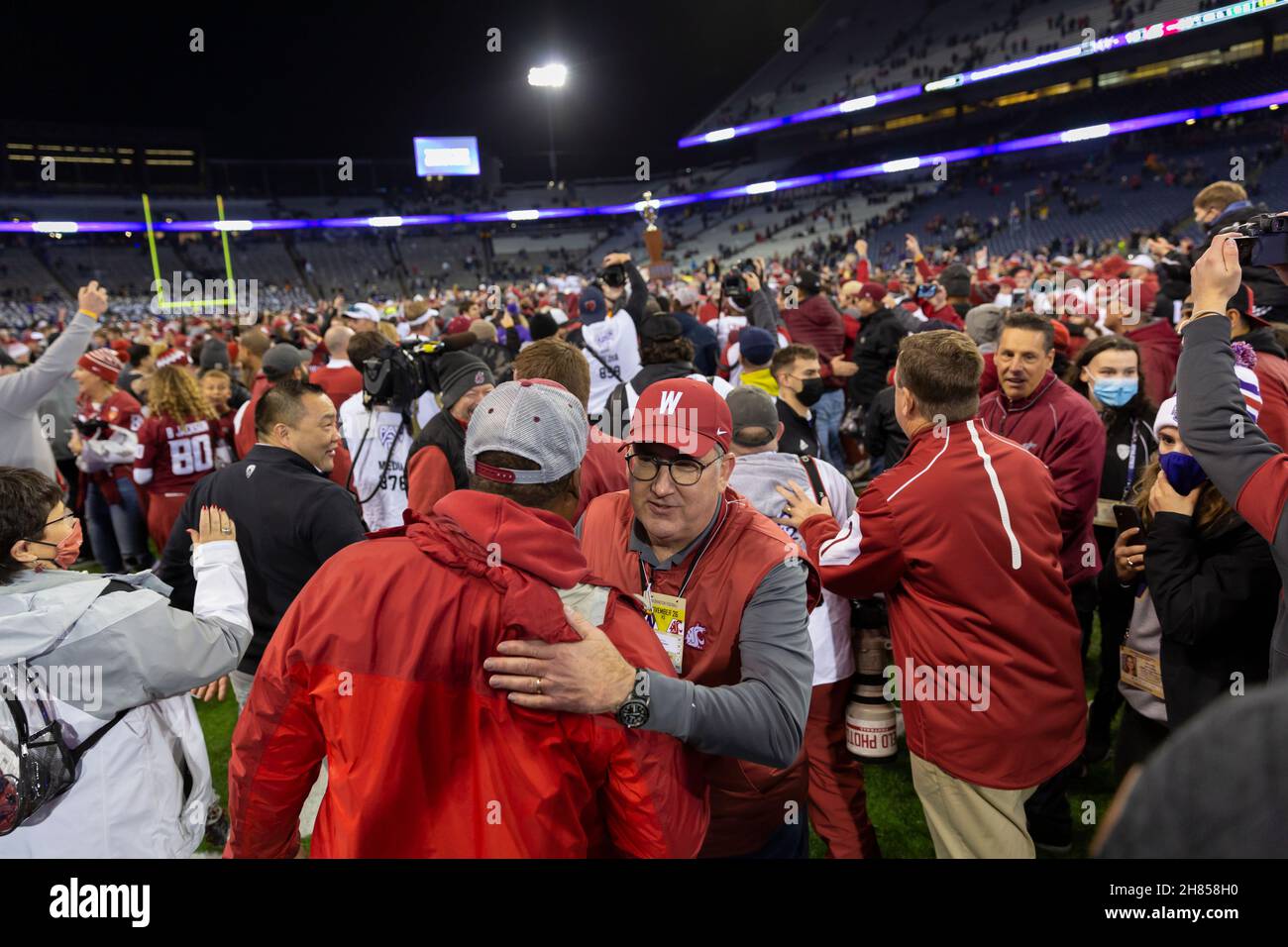 College football stadium fans hi-res stock photography and images - Alamy