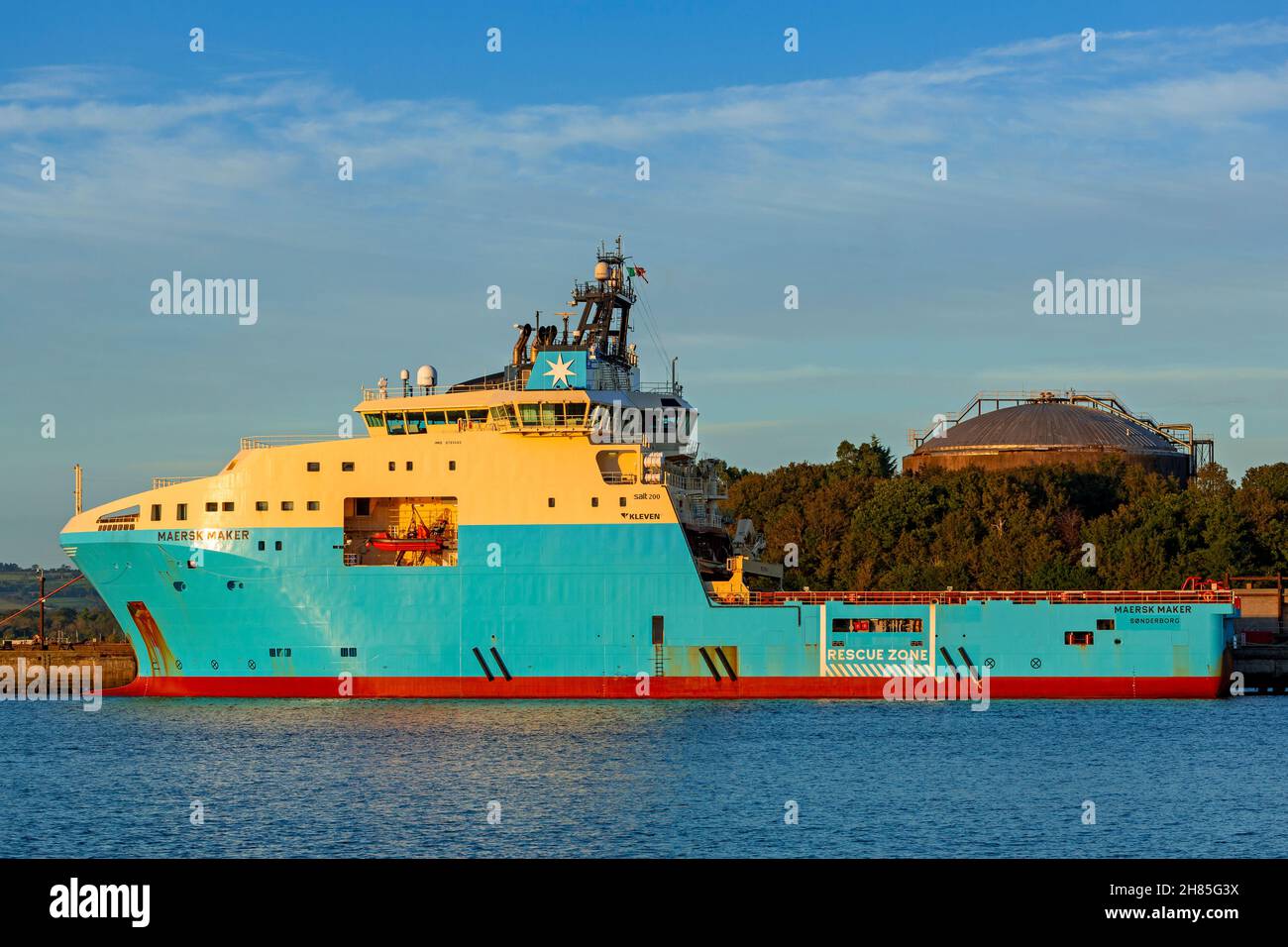 Oil rig support vessel hi-res stock photography and images - Alamy