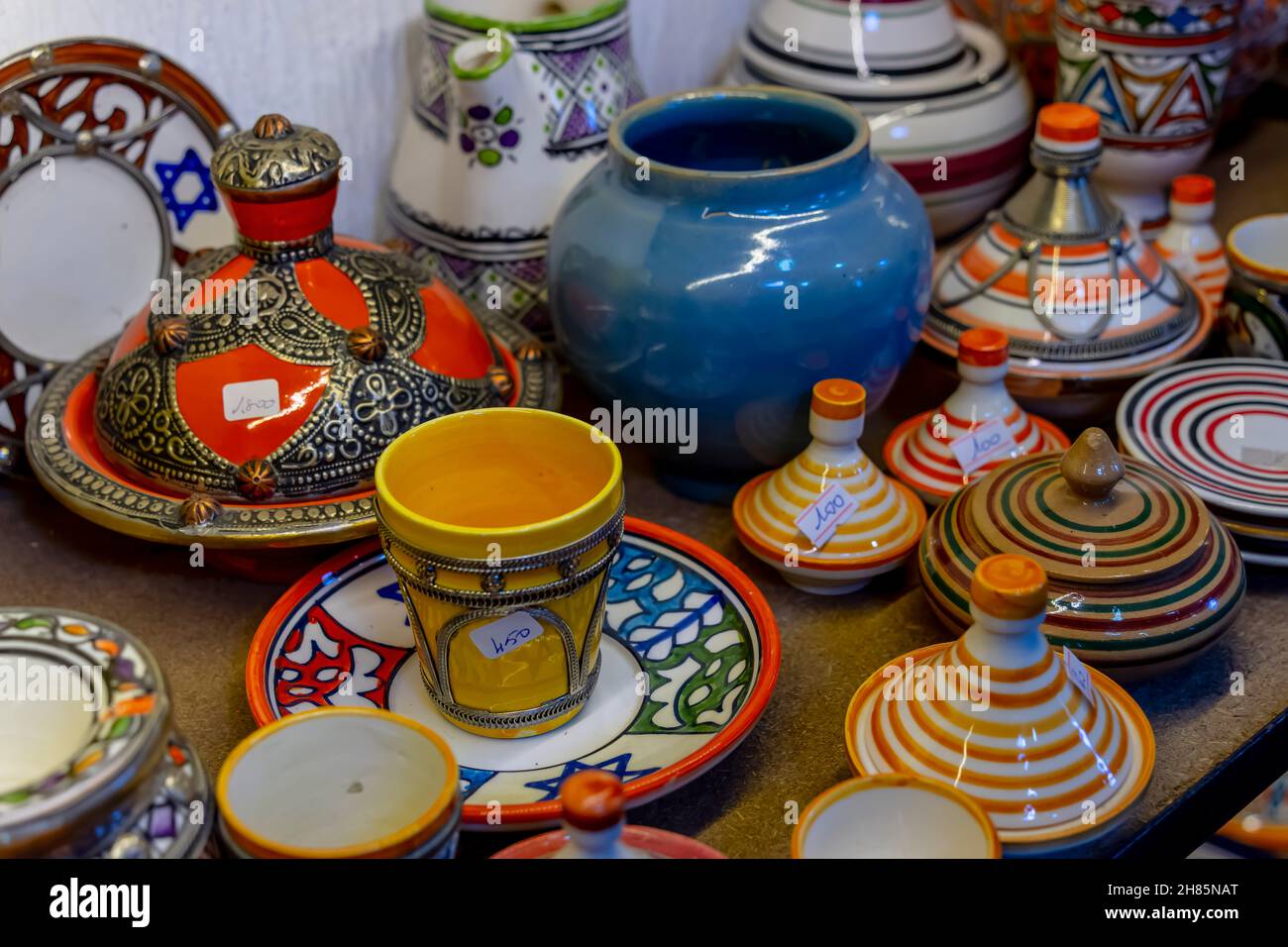 Fes, Fes, USA. 7th Nov, 2021. Ancient Moroccan tradition of hand-cut ...