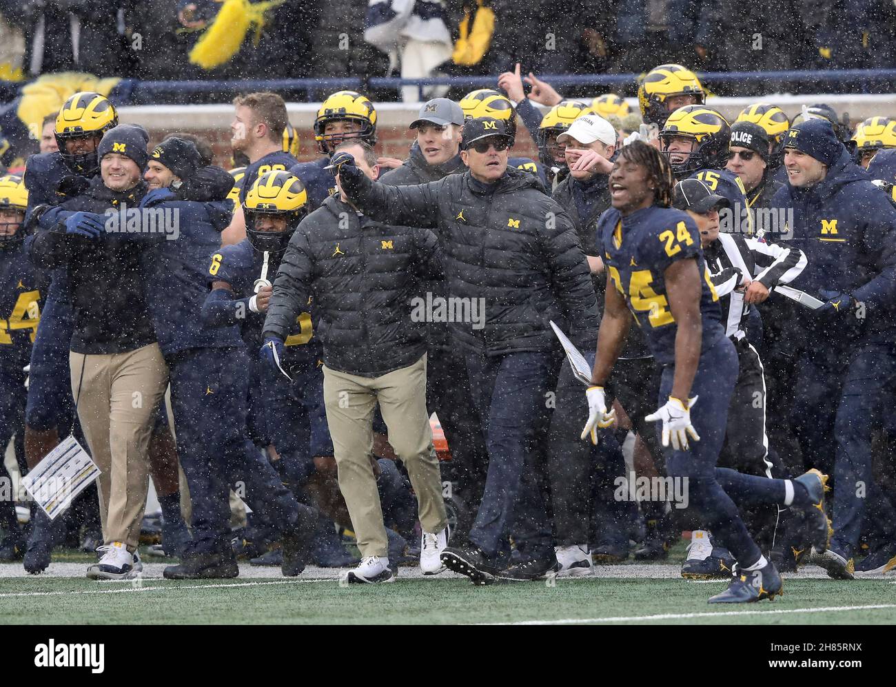 Jim harbaugh michigan ohio state hi-res stock photography and images ...