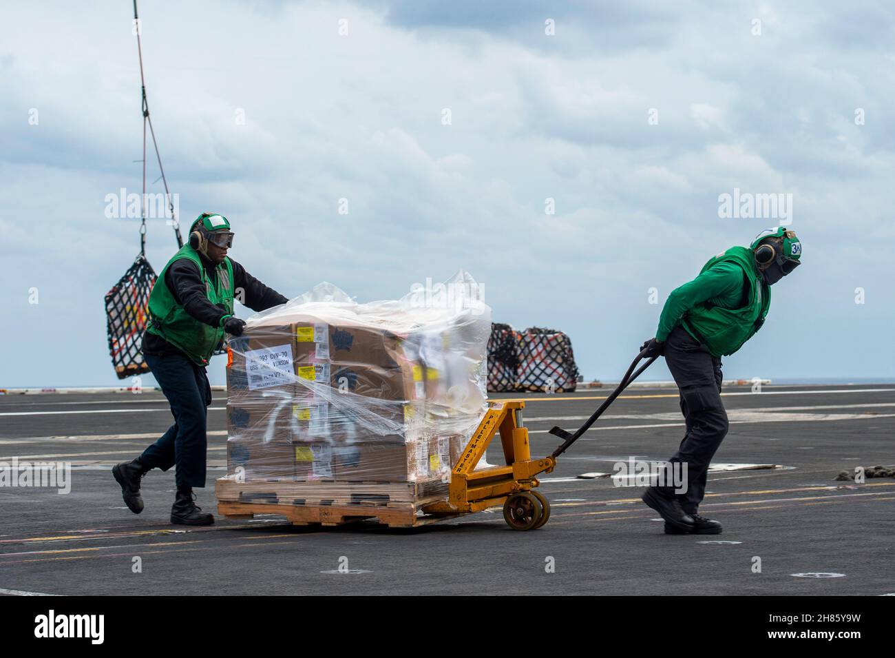 211127-N-RB149-1109 PHILIPPINE SEA (Nov. 27, 2021) Sailors transport ...